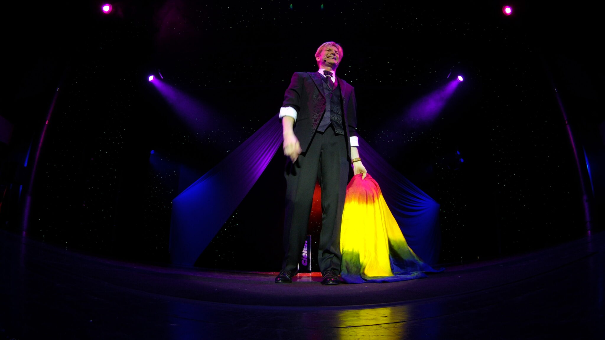 Types of Magic Shows Featured – Magician Illusionist James Cielen from ...